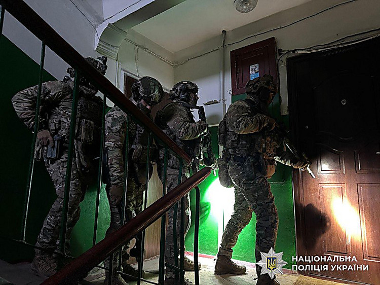 Нацполиция ликвидировала всеукраинскую сеть торговли наркотиками обыски проводили и на