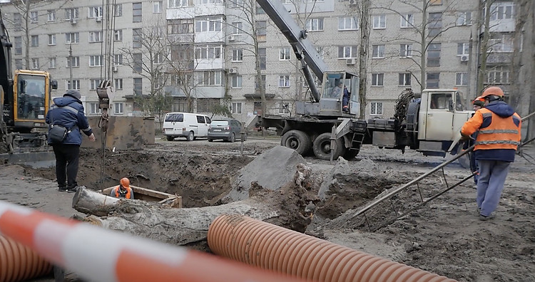 «Николаевводоканал» ремонтирует в Лесках самотечный коллектор, который ...
