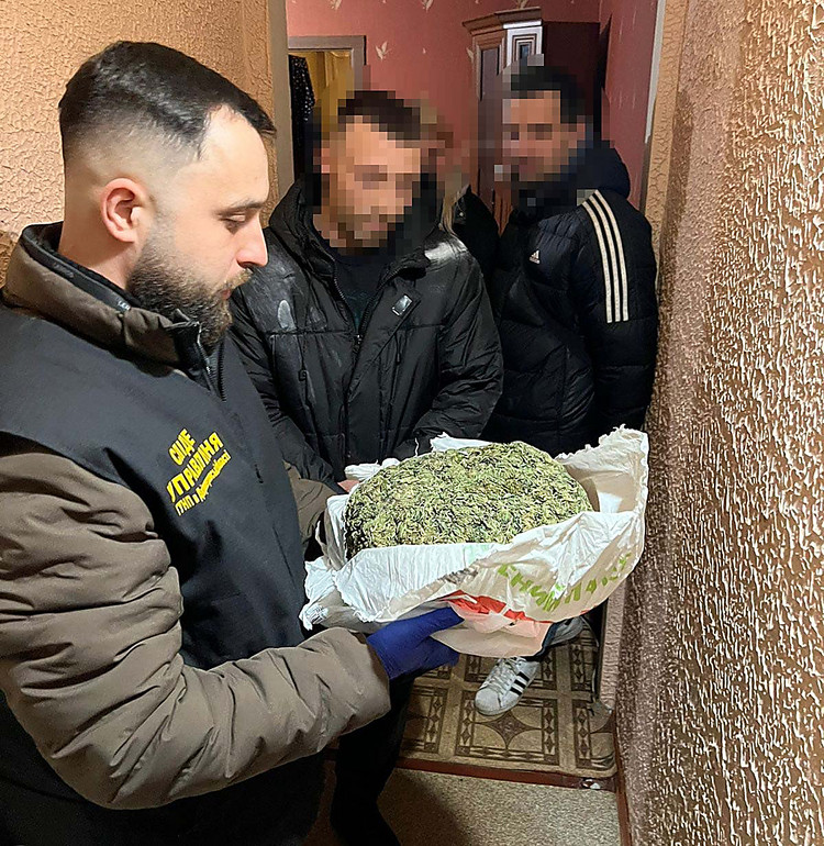 Нацполиция провела второй этап спецоперации и задержала еще 10 участников преступного сообщества