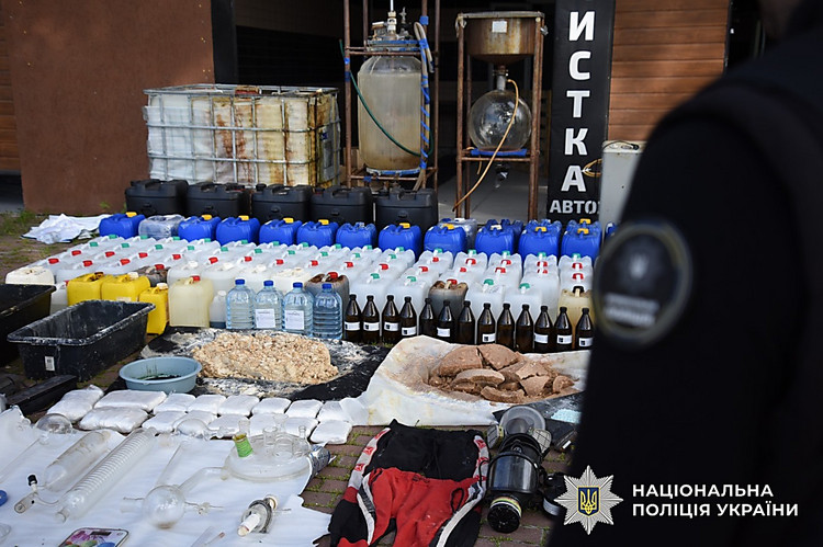 Нацполиция ликвидировала всеукраинскую сеть торговли наркотиками обыски проводили и на