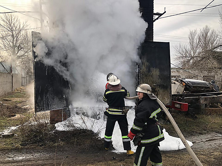 В поселке возле Николаева спасатели потушили пожар трансформаторной станции